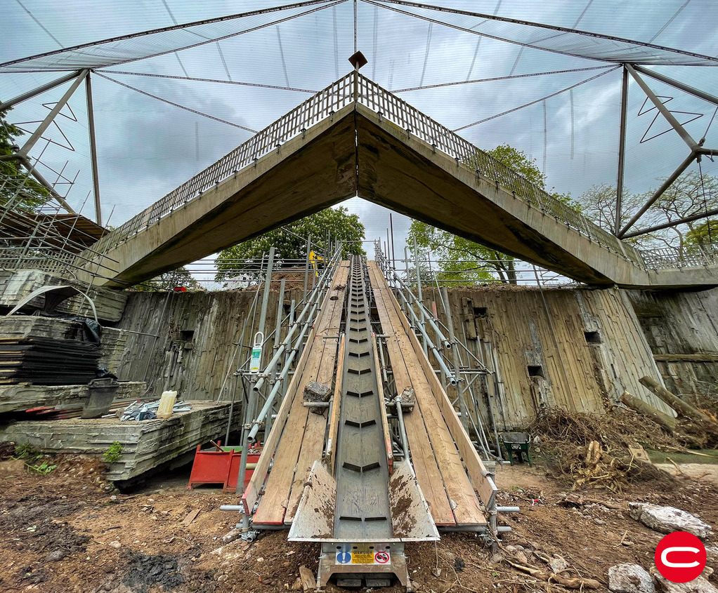 EK450 conveyor and hopper for topsoil transportation | Coveya | ESI ...