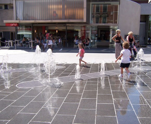 Dry plaza water feature - Lyric Square, Hammersmith | Fountains Direct ...