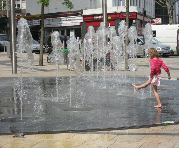 Dry plaza water feature - Lyric Square, Hammersmith | Fountains Direct ...