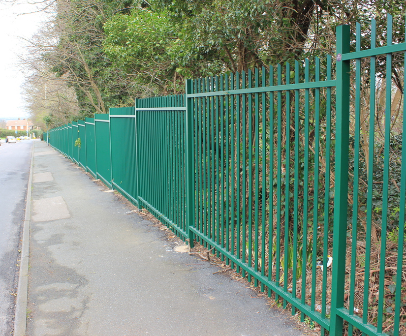 Vertical bar fencing secures golf club perimeter | Jacksons Fencing ...