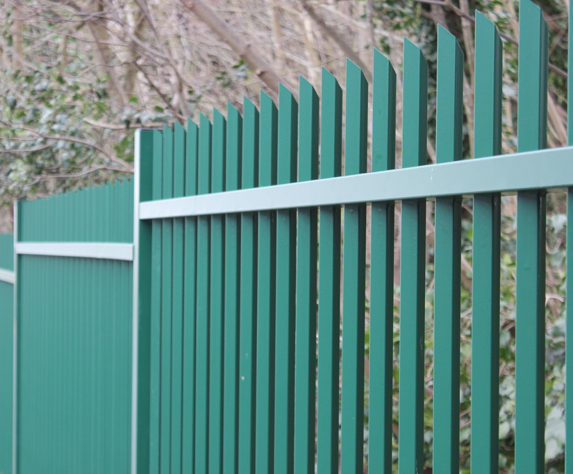 Vertical bar fencing secures golf club perimeter | Jacksons Fencing ...