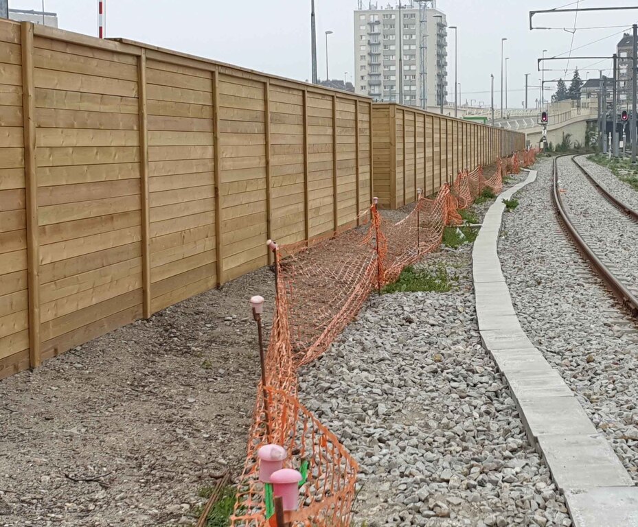 Acoustic fencing provides noise mitigation at tram depot | Jacksons ...