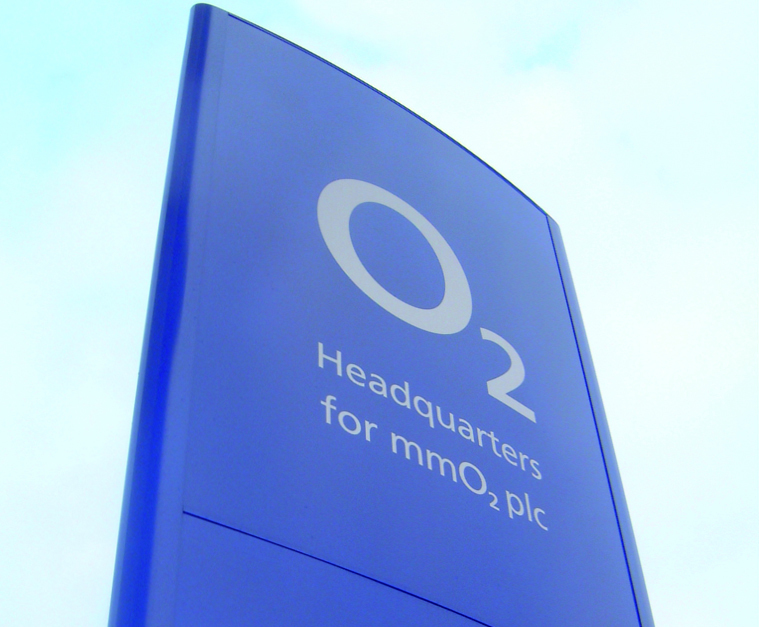 Infocurve large curved monolith and totem signs | Signscape and ...