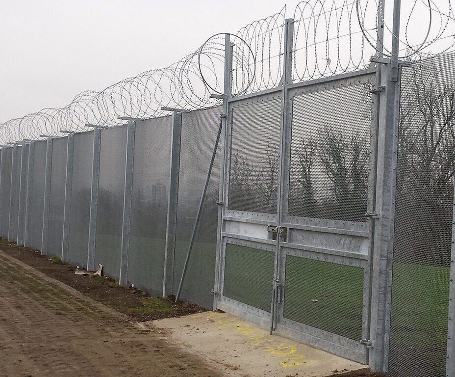 358 vehicle gates | Zaun | ESI External Works