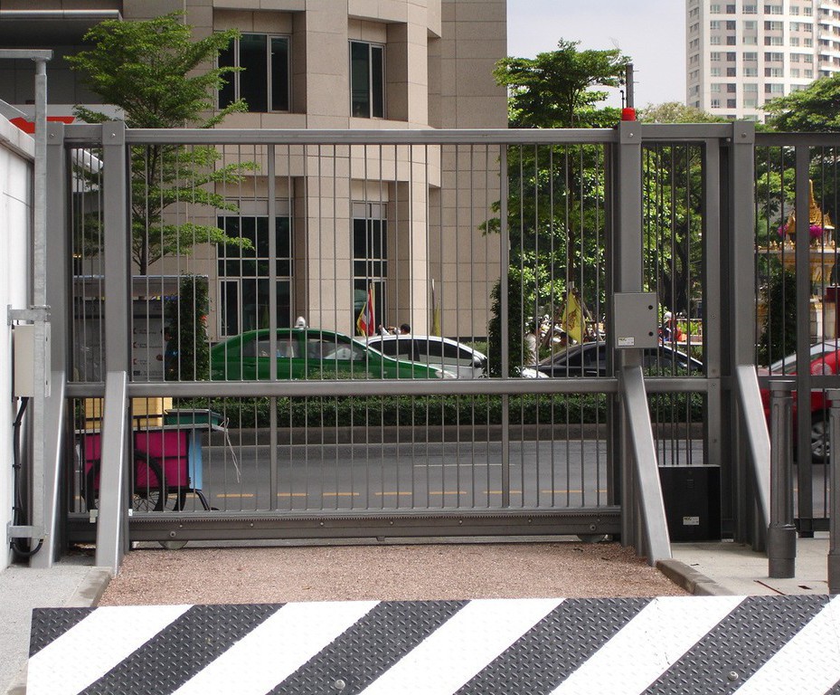 SG1100CR high-security sliding armoured vehicle gate | Avon Barrier ...