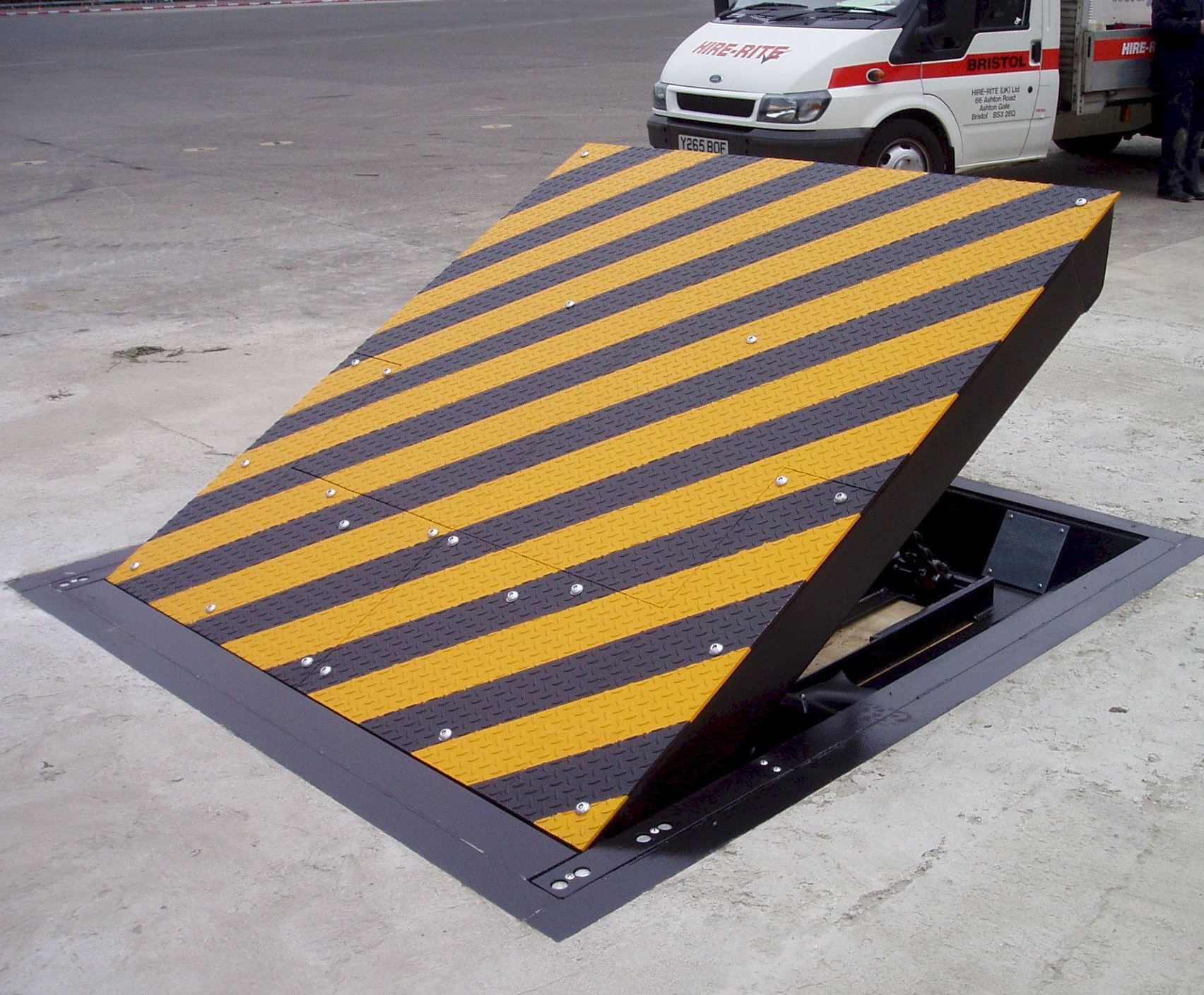 RB880CR Defender high-security road blocker | Avon Barrier | ESI ...