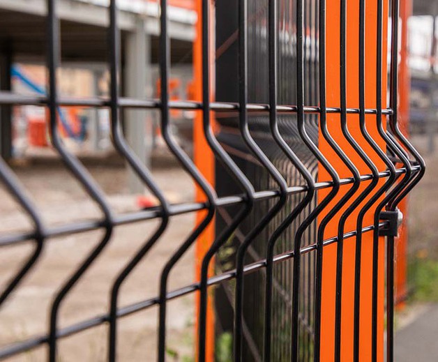 VGuard rigid mesh fencing secures construction site | Barkers Fencing ...
