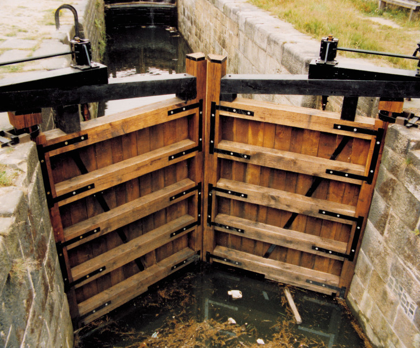 Lock Gates Oldham Broad Canal Cts Bridges Esi External Works