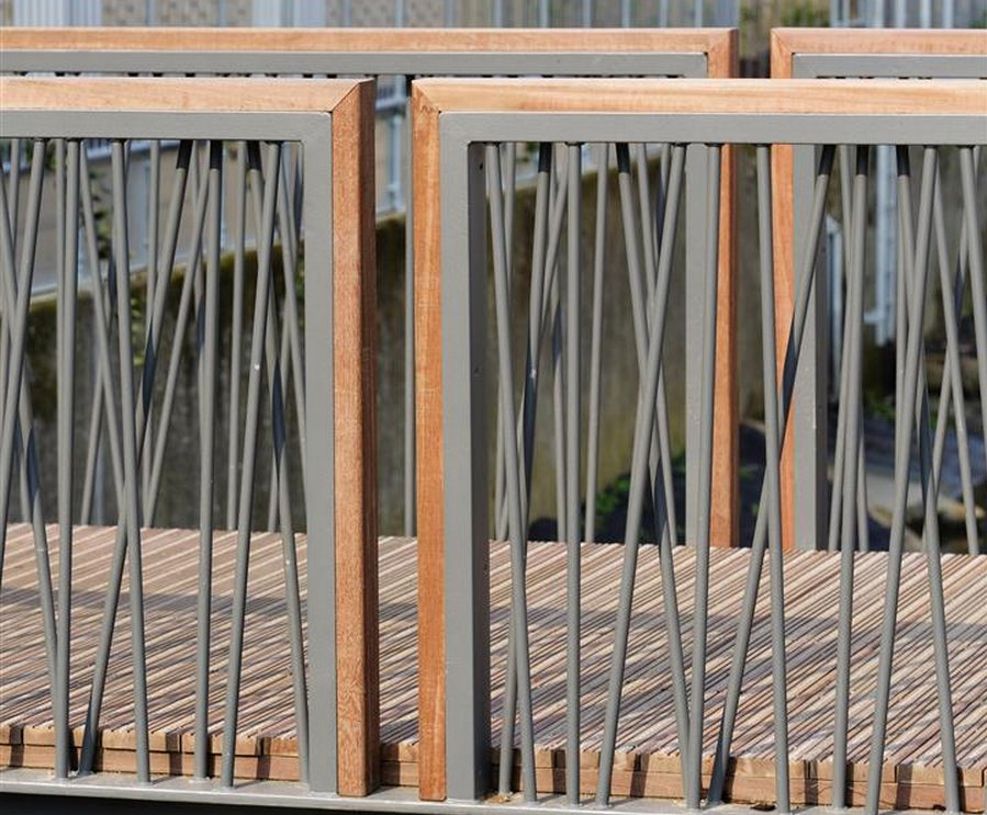 Bespoke steel and timber parapet bridge for Travelodge | CTS Bridges ...