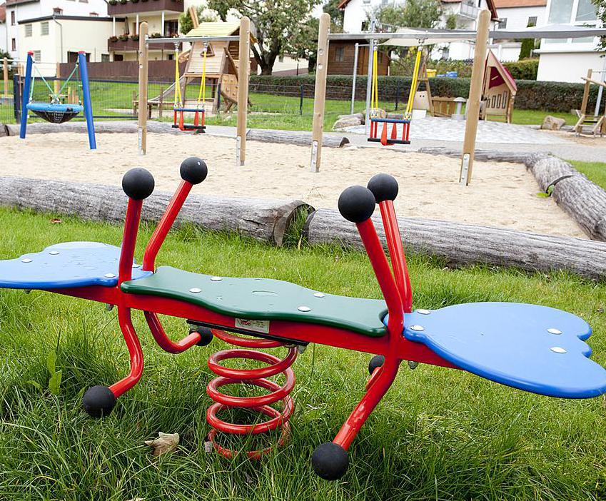 Unique Bumble Bee double spring rocker | eibe Play Ltd | ESI External Works