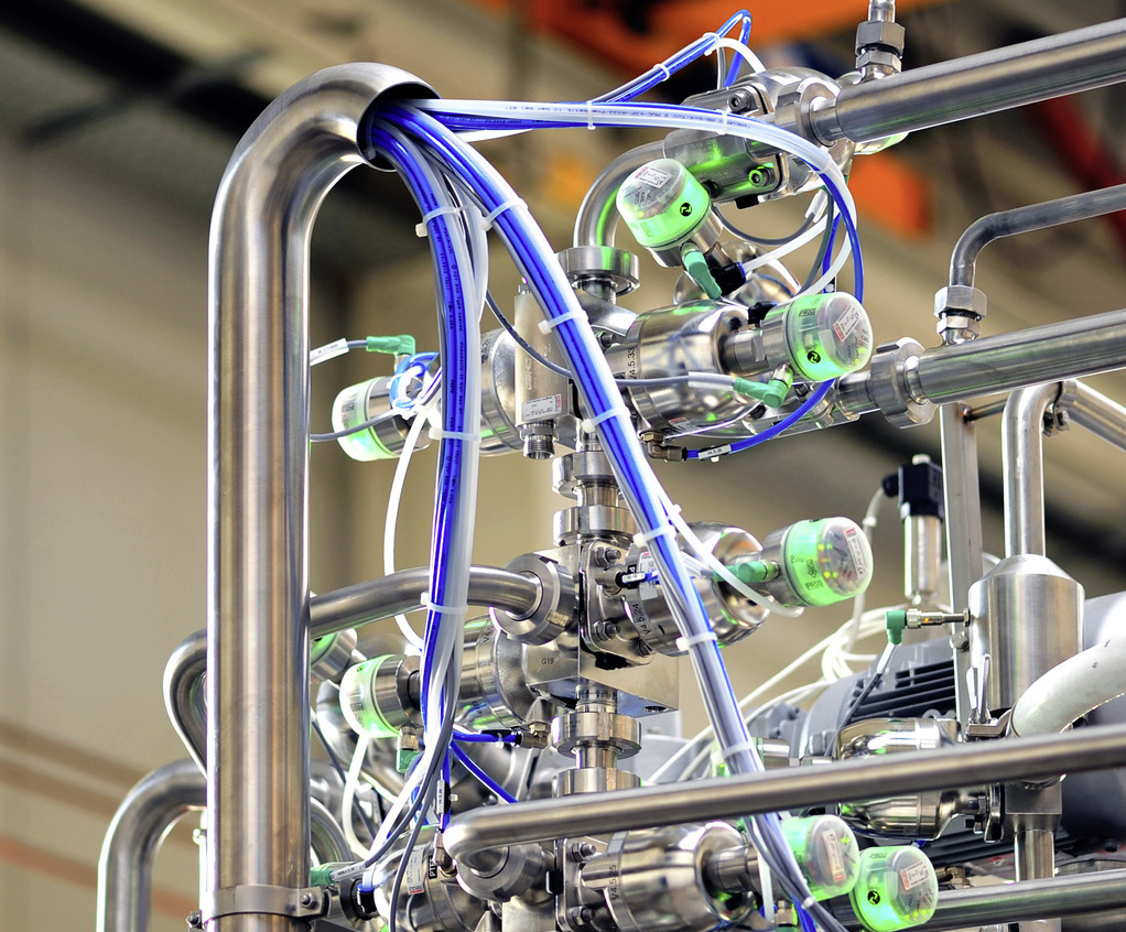 Sterile valve applications - eye ointment production | GEMÜ Valves ...