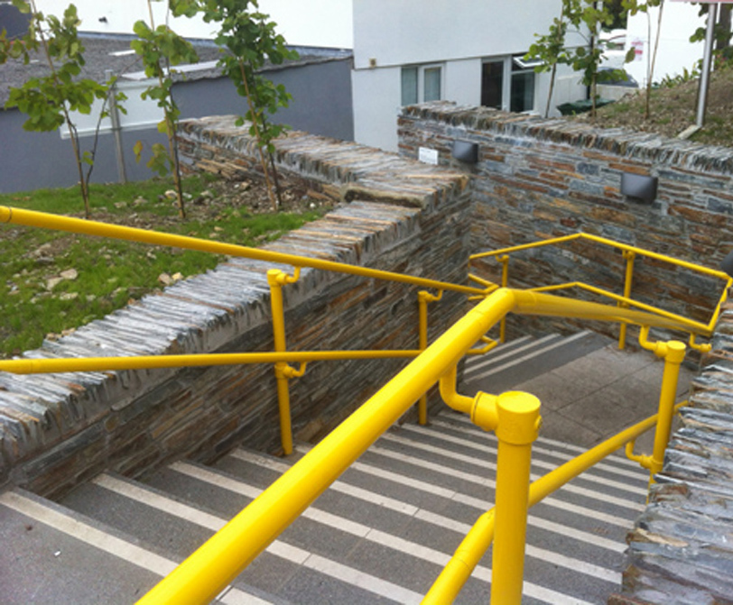Handrails improve pedestrian access at railway station | Kee Systems ...