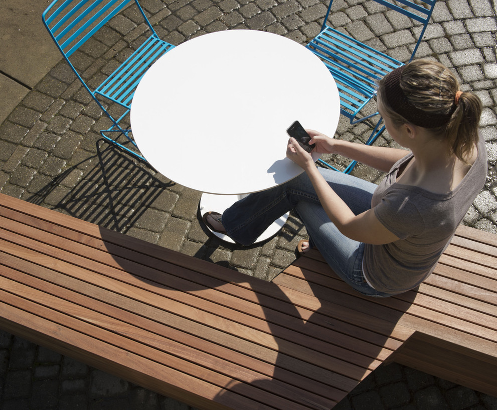 Parallel 42 bench by Landscape Forms | Artform Urban Furniture | ESI ...