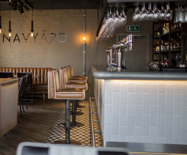 Bespoke bar and restaurant furniture for luxury hotel | Benchmark | ESI ...