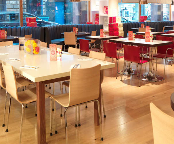 Restaurant tables and vast sharing tables | Benchmark | ESI Interior Design