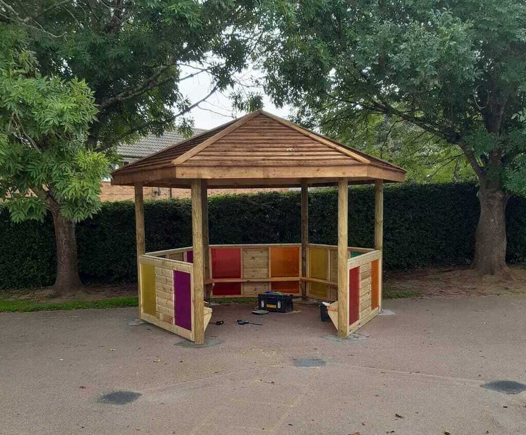 Vibrant outdoor classroom and seating area for school | Setter Shelters ...