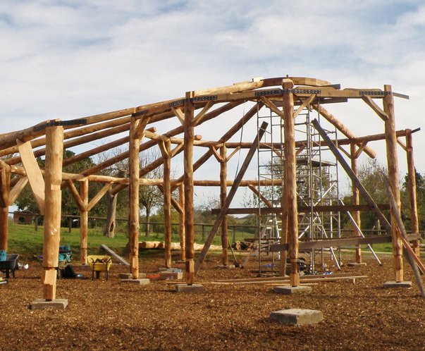 16m-diameter bespoke timber roundhouse with sedum roof | Roundwood ...