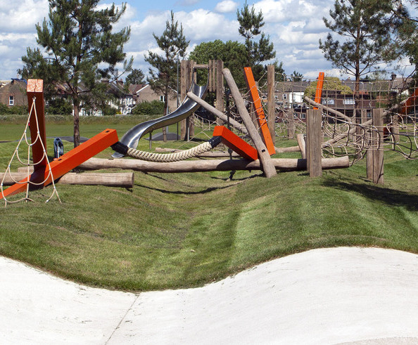 Oak and robinia play equipment - Drapers Field, Leyton | Duncan & Grove ...
