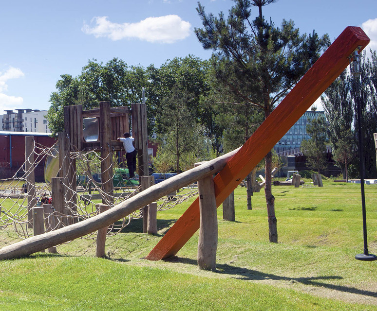 Oak and robinia play equipment - Drapers Field, Leyton | Duncan & Grove ...