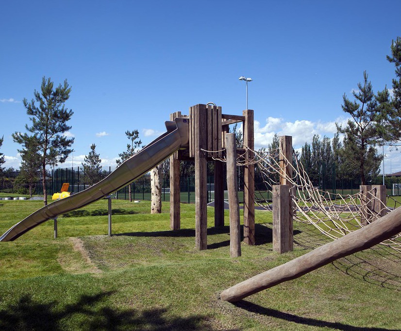 Oak and robinia play equipment - Drapers Field, Leyton | Duncan & Grove ...