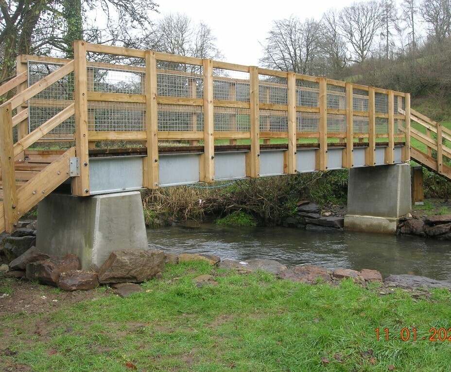 Pedestrian timber bridges | Countrywide Access installations | ESI ...