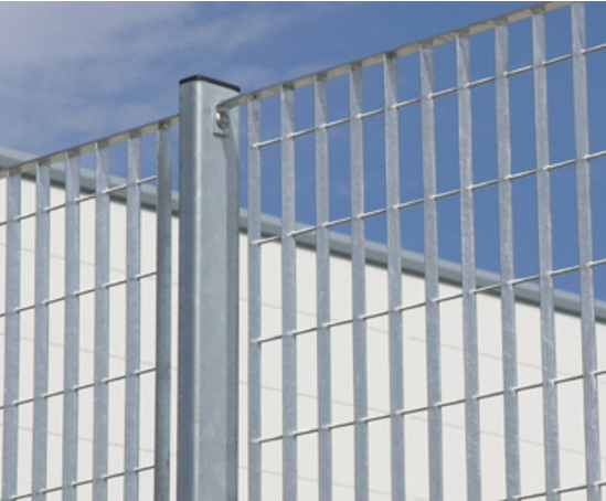 Roma-3 steel grating fences | Lang+Fulton | ESI External Works
