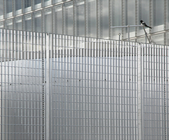Roma-4 steel grating fences | Lang+Fulton | ESI External Works