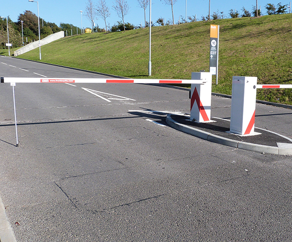 FBX automatic drop arm barriers up to 6m | Frontier Pitts | ESI ...