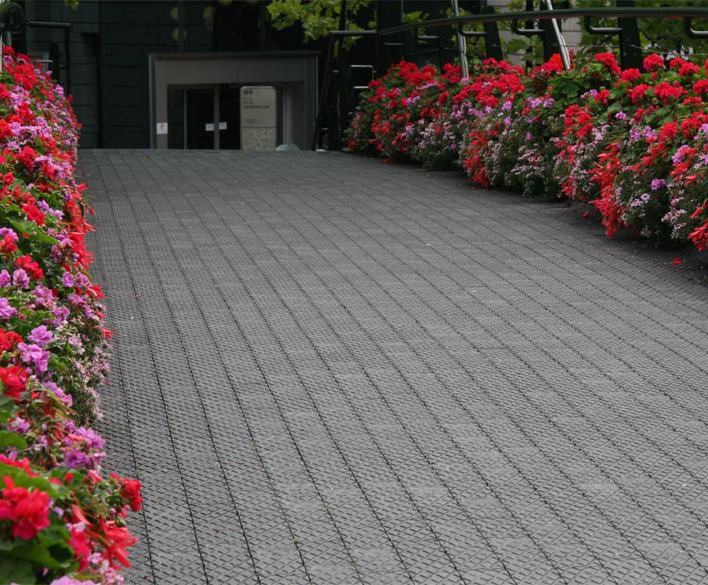 Victorian-style patterned stable pavers | Ketley Brick Company | ESI ...