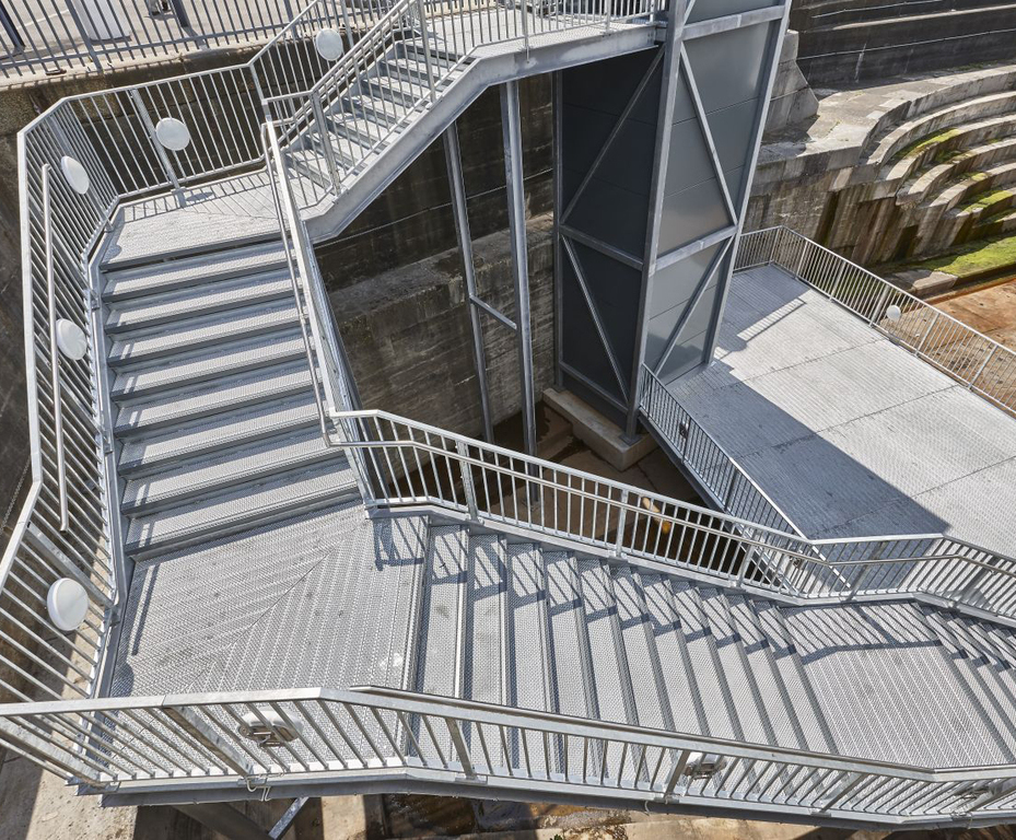 Walkways, stair treads and landings for HMS MM.3 | Elefant Gratings ...