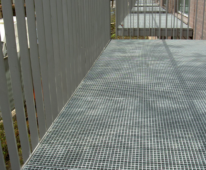 Steel gratings create balcony floors for London flats | Elefant ...