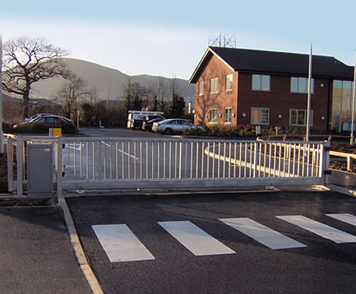 TG1000 Groundtrack automatic sliding gate | Avon Barrier | ESI External ...