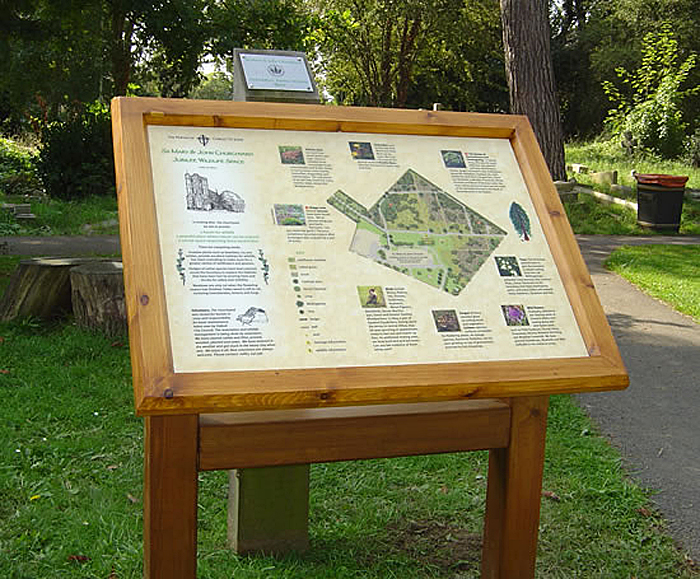 Oak lectern-frame interpretation signs | Shelley Signs | ESI External Works