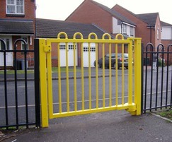 Quantum (RoSPA compliant / DDA) self-closing play gate | Heras UK | ESI ...